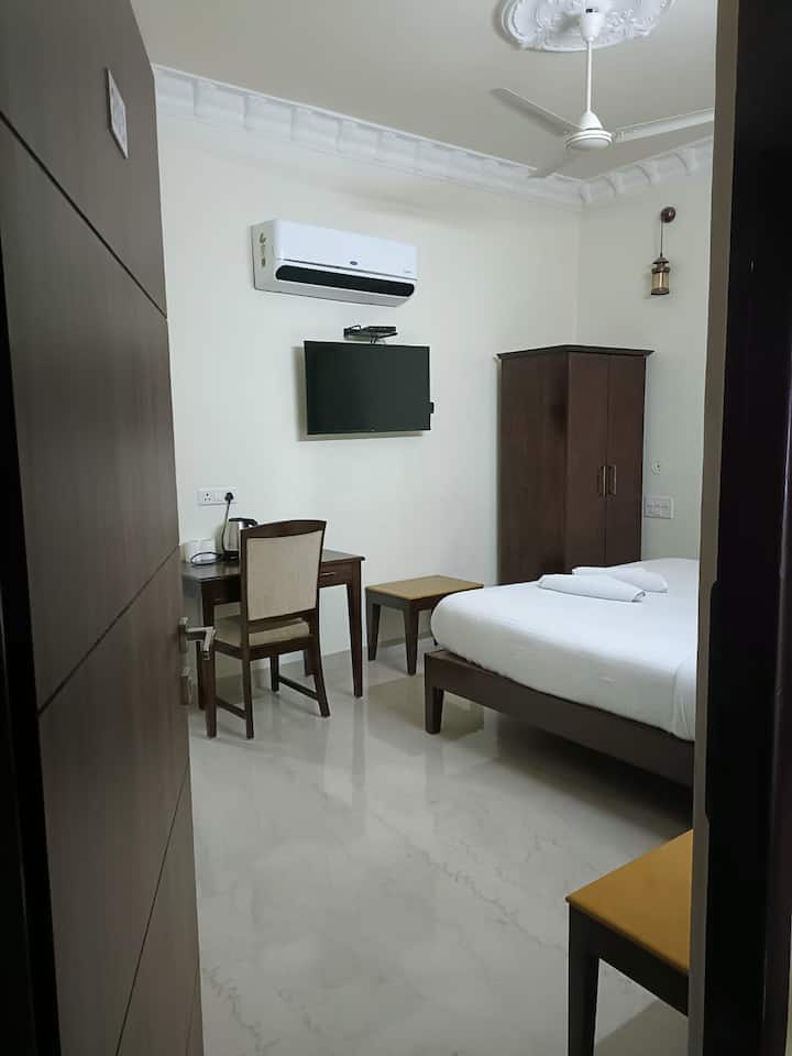 Hotel Jheel Mahal Family - Udaipur