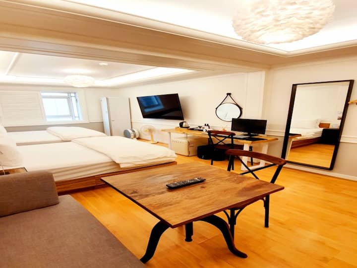 Uneed Hotel (Deluxe Twin) - Daegu