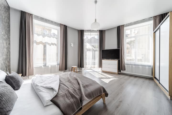 Inshi On Popovycha Str - Leópolis