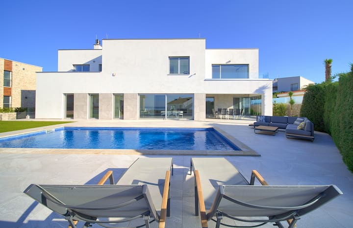 Villa Sia With Pool, Seaview, Garage & E-bikes - Krk
