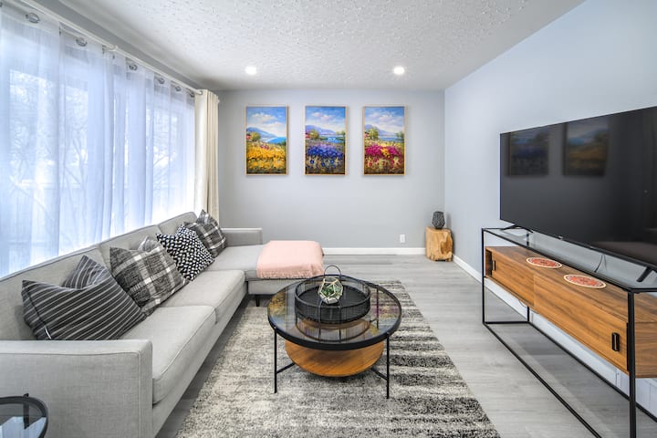 Newly Renovated Romantic Home, 5 Mins To Dt/ctrain - Calgary