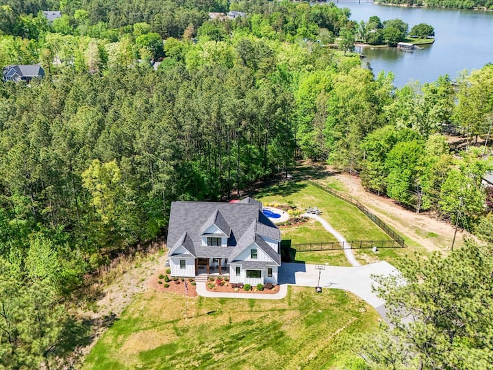 5br Farmhouse Lake Retreat—hot Tub—firepit—theater - Lake Wylie, Fort Mill