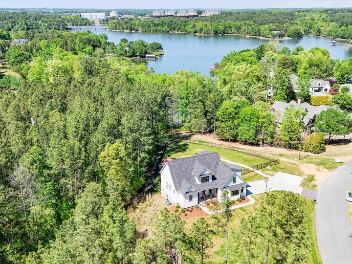 5br Farmhouse Lake Retreat—hot Tub—firepit—theater - Rock Hill, SC