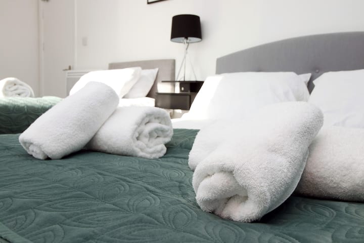 4 Bedroom Flat In Swansea With Free Parking - Swansea, UK