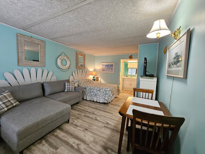 Cute Lil Condo Big On Amenities - North Carolina Aquarium at Pine Knoll Shores, Pine Knoll Shores