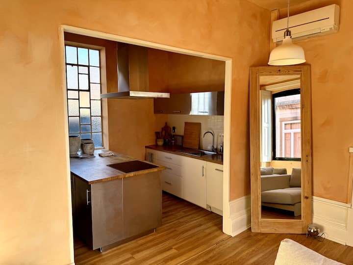Terracotta Oasis: Vibrant Stay - Matosinhos