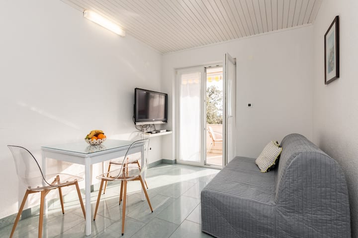 Tauzer 2, Lovely Apartment Close To The Beach - Mandre