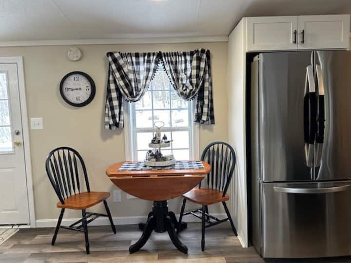 Cozy Country Home - Swan Lake State Park, Swanville