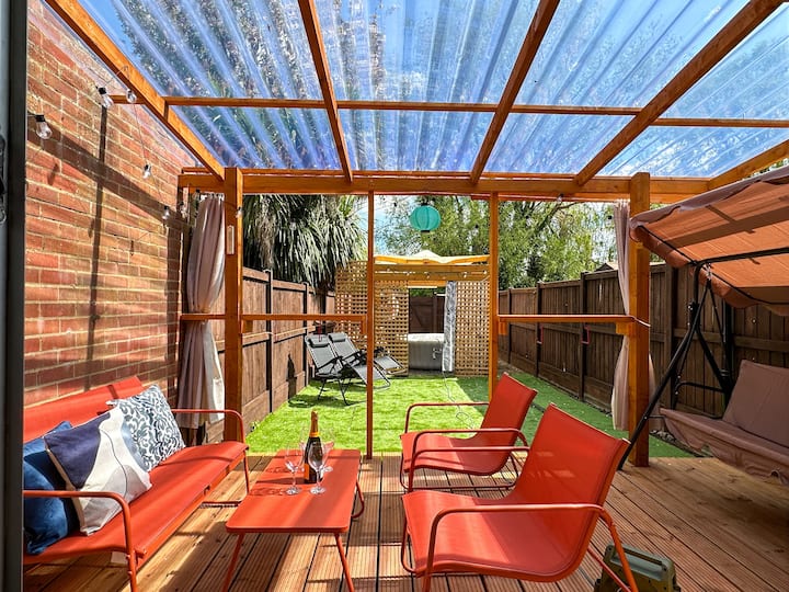 City Centre Oasis | Hot Tub + Fire Pit + Parking - Canterbury