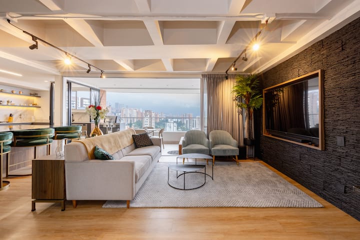 Breathtaking Penthouse ~ Jacuzzi, City View & Pool - Medellín