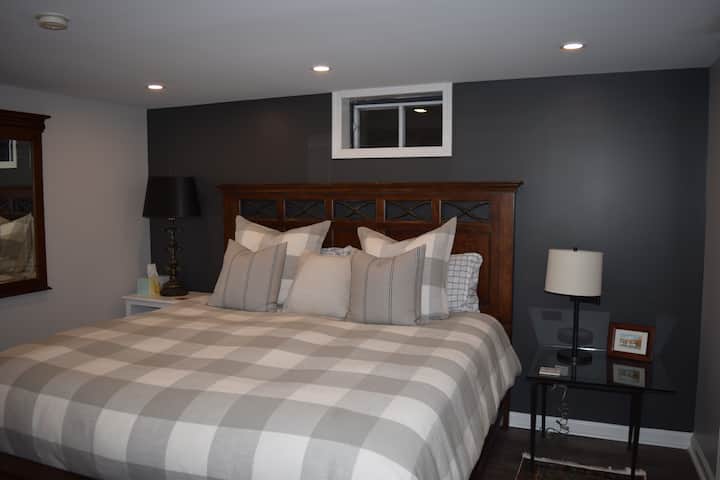 Charming Saratoga Room Racetrack - Saratoga Springs, NY
