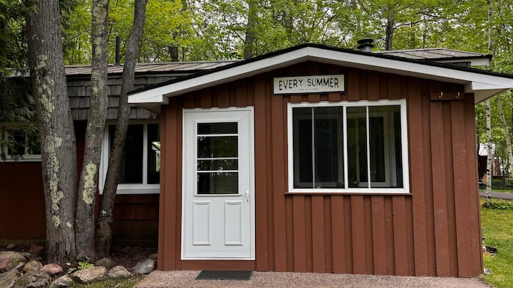 Gitche Gumee On Lake Superior At Miller's Cottages - Public Beach, Ontonagon