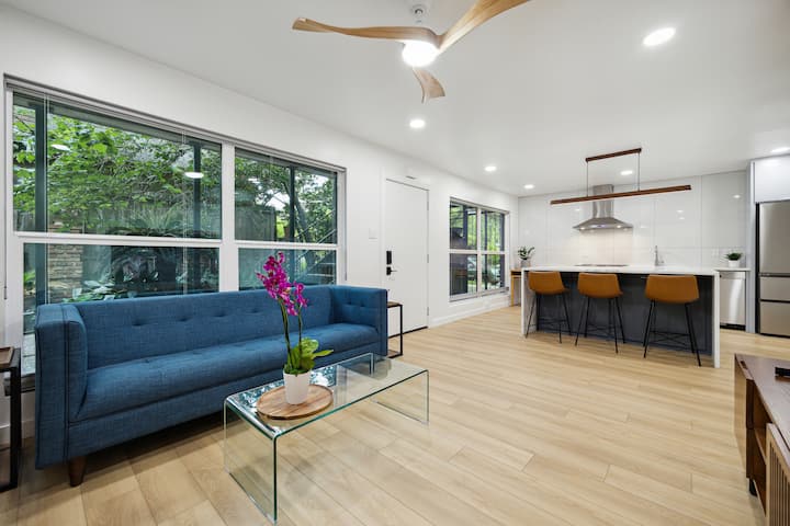 Modern Montrose Marvel 2br/2bath -