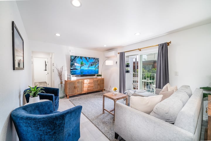Top 1% Condo! Steps 2 Beach, Bbq, E-bikes, Pets Ok - Huntington Beach, CA