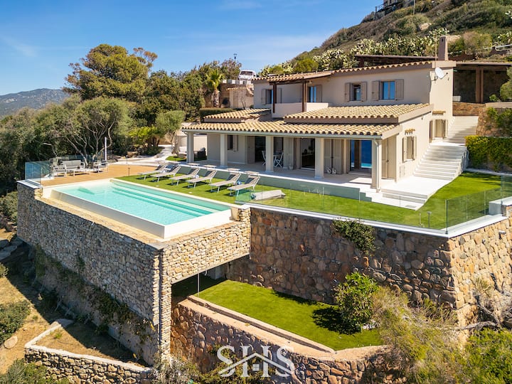 Villa Belle View: Incredible View W/infinity Pool - Solanas