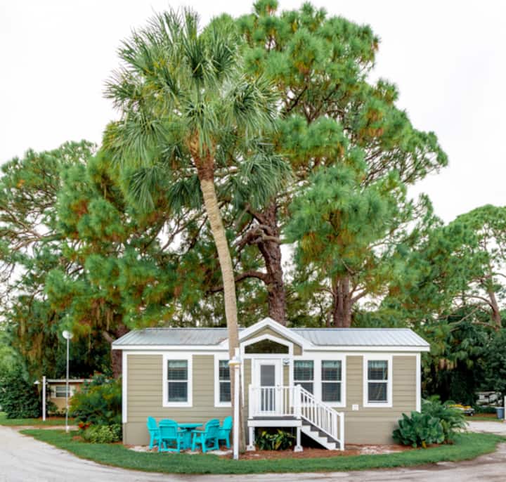 Deluxe Cabin In Waterfront Campground - Tarpon Springs, FL
