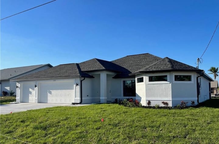 The Quiet Escape Canal Home - Pine Island, FL