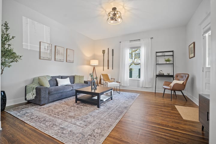 Newly Renovated 2br Duplex In Bloomington - Bloomington, IL
