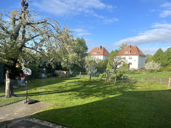 Stunning 5br Vintage Home 6km From Exhibition - Laatzen