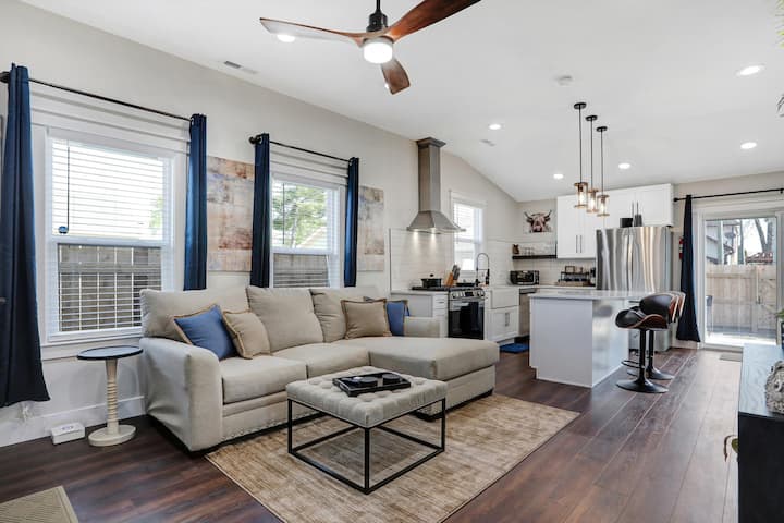 Near Downtown! Welcome To Highland Park Hideaway - Mars Hill, IN