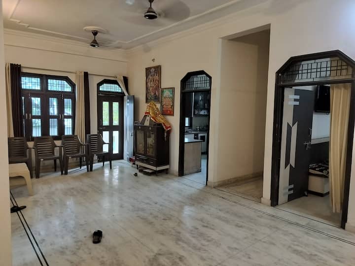 "Sunny Corner"
 3 Bhk Floor 2000 Sqft
Full Floor. - Kanpur