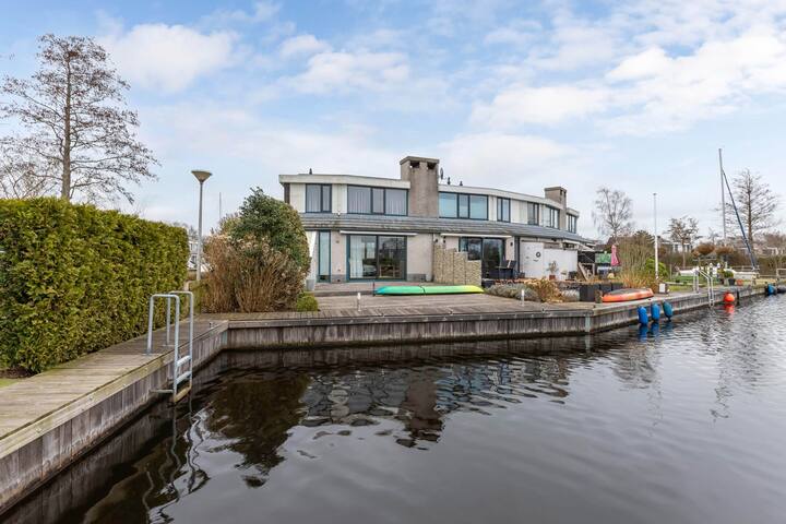 Luxe Vakantiehuis Aan Het Water, Lemmer - Lemmer
