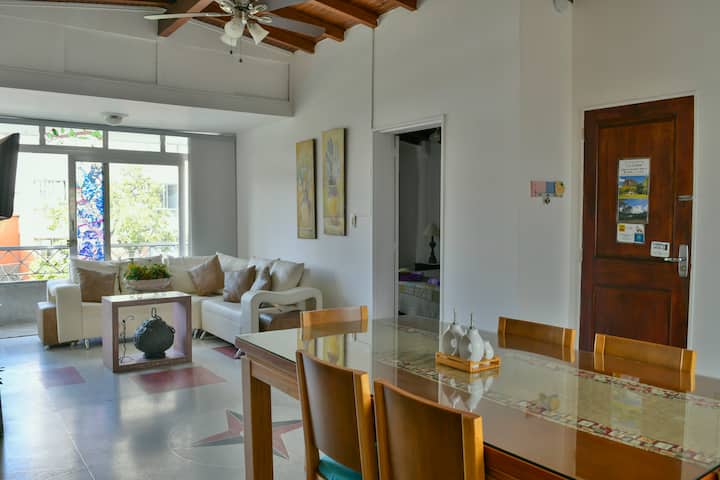 ¡Renovated! "Casa Prado" A Wonderful Central Place - Medellín