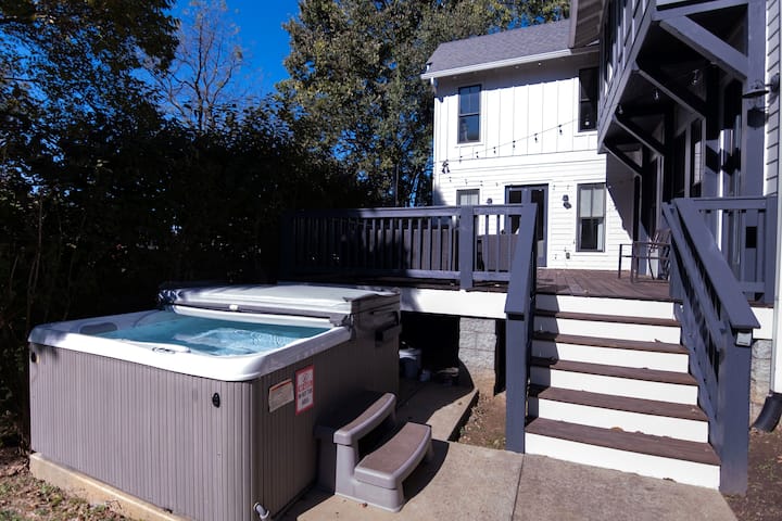 Grand East Nash 4br-hot Tub & Deck! - Nashville, TN