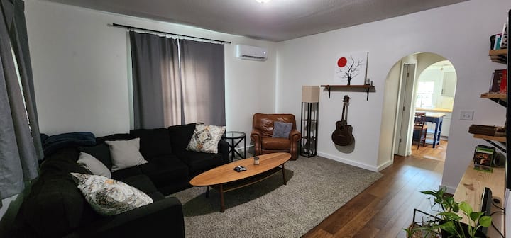 Cozy Downtown Home - 롤리