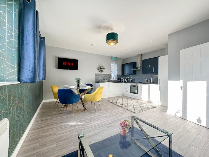 Central Stylish Unit With Parking - Twickenham