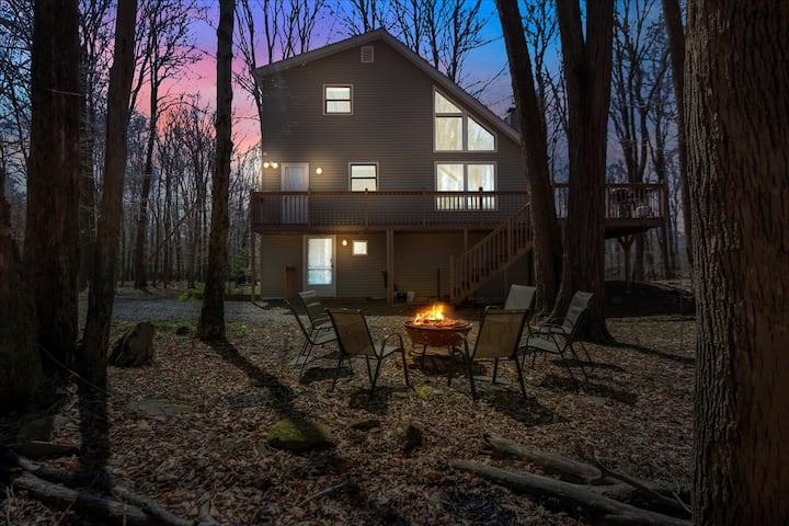 Poconos 4br Home: Hot Tub, Game Room, Lake Access - Pocono Mountains, PA