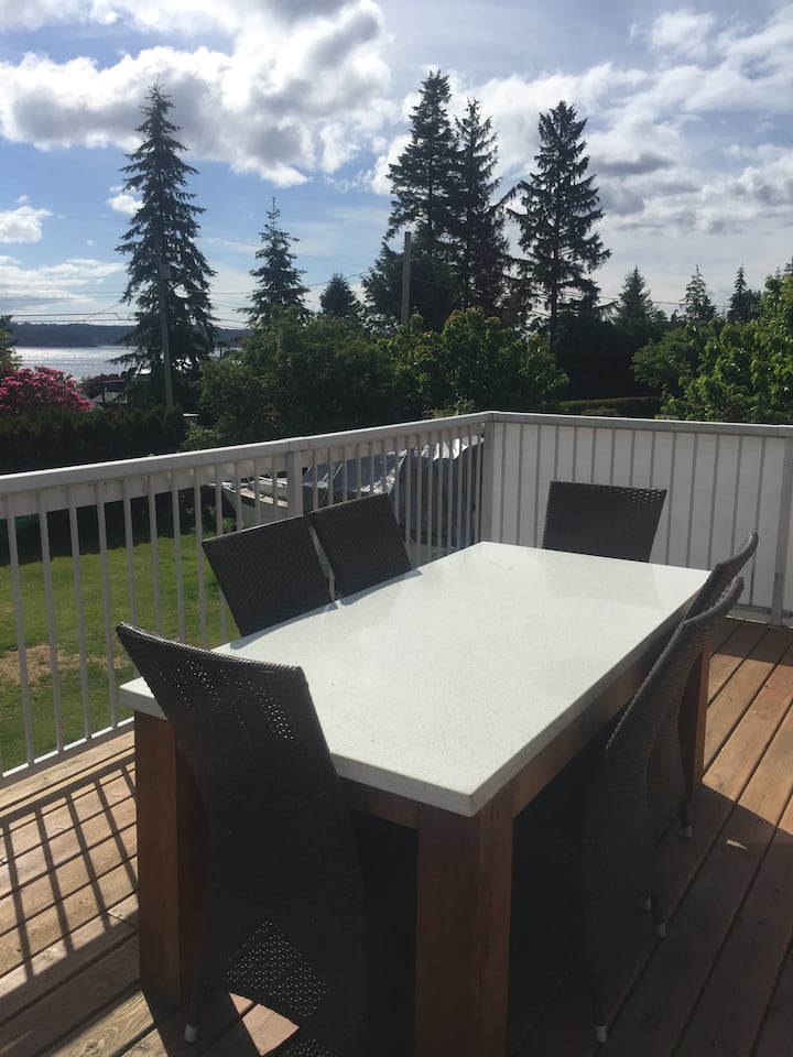 Isabella Ocean View Apartment - Campbell River