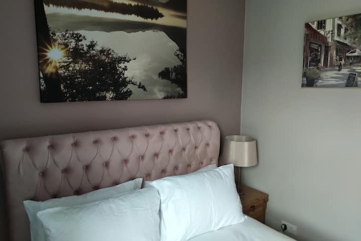 Oliver Wests Beautiful Apartment - Scarborough