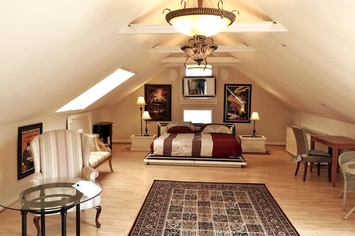 2-floor Spacious Attic W/character 13 Min To Uc - Berkeley, CA