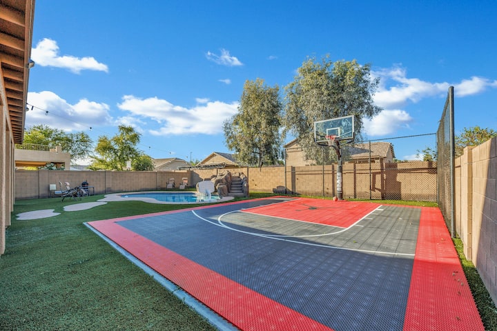 Must See! Large 3br Oasis W/pool + B-ball Court - Gilbert, AZ