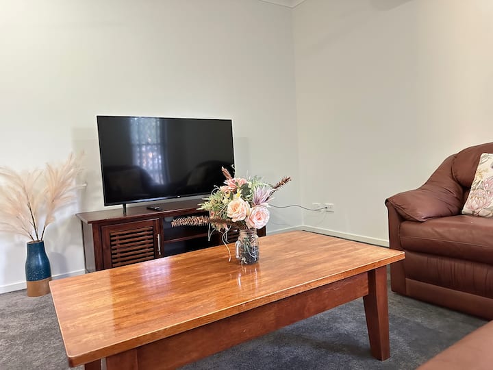 4 Bed Room Large Family Home, Close To City - Ipswich