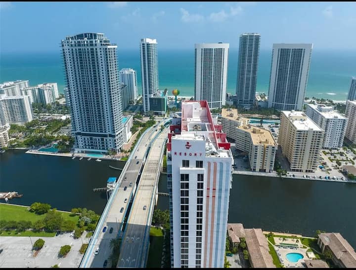 Condo Hotel Room Near The Beach - Hollywood, FL