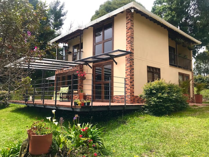 Cabaña Con Chimenea En El Bosque Arví - Antioquia