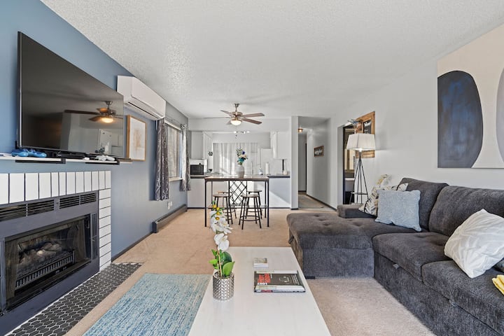 North Cos Convenient Apartment - Colorado Springs, CO