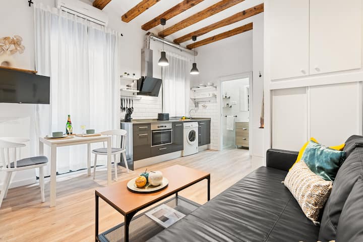 Almirall Beach 11 - 바르셀로나