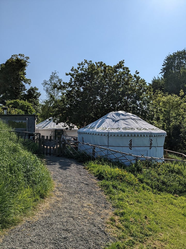 Lakeside Yurt At Love2yurt - Banbury