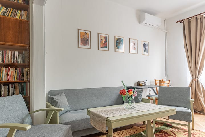 Centrally Located Vintage Flat - Sofia