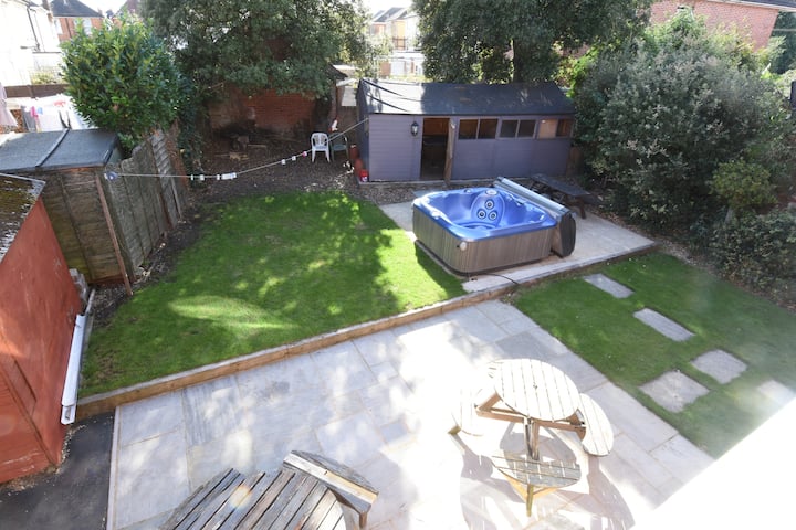 House Split Into Two Large Four Double Bed Flats - Sandbanks