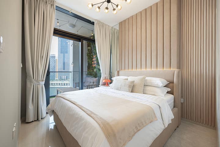Near Metro | 1br | Pool & Balcony With Canal Views - Dubai