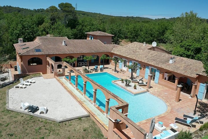 Location Villa
Hacienda Provençale
Les Palmiers - Draguignan