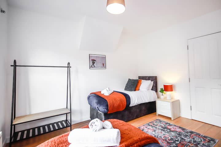 2 Bedroom House With Free Parking In Bristol - Bristol