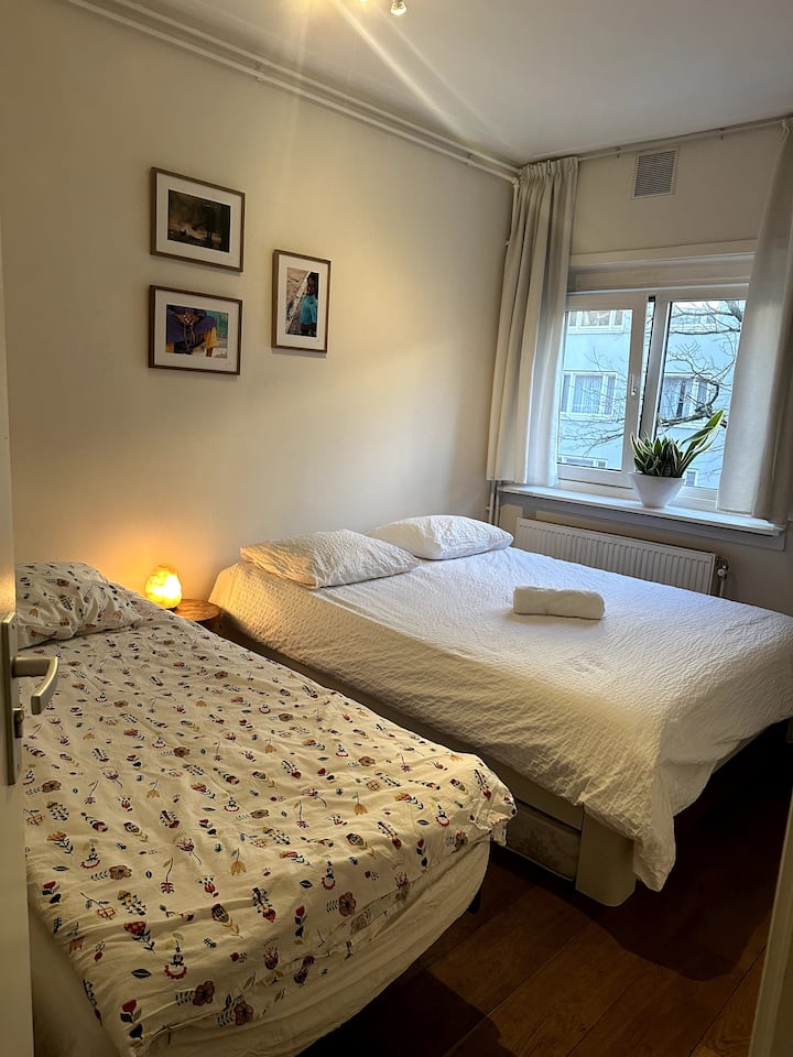 Simple Room 3 Persons Shared App - Amsterdam