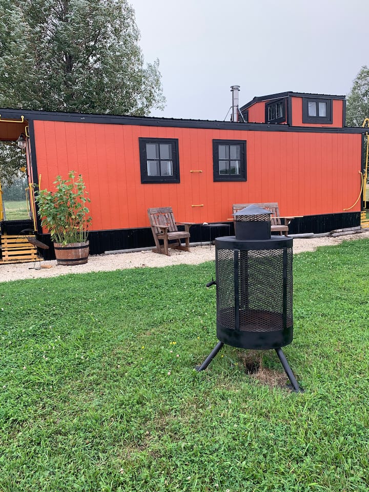 Rustic Romantic Retreat - Selkirk, MB, Canada