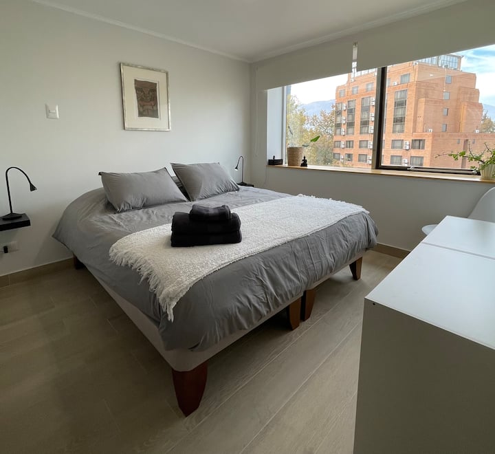 Best Location-modern & Comfy Unit Metro Los Leones - Providencia