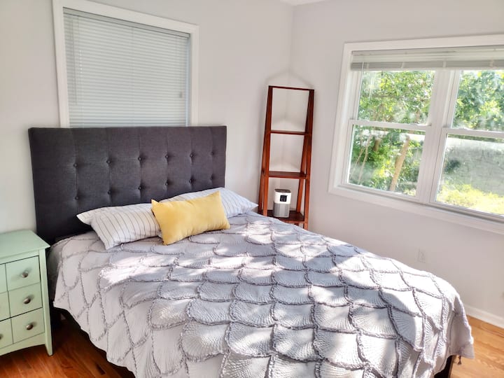 Relaxing And Modern Home - New Hope, MN